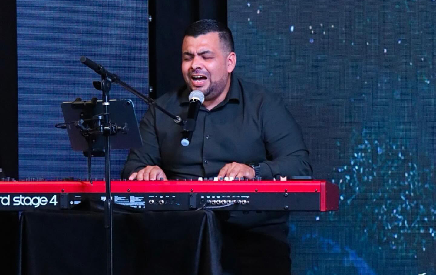 Música de adoración: Conectando con Dios – Ministerio Mas Que Vencedor